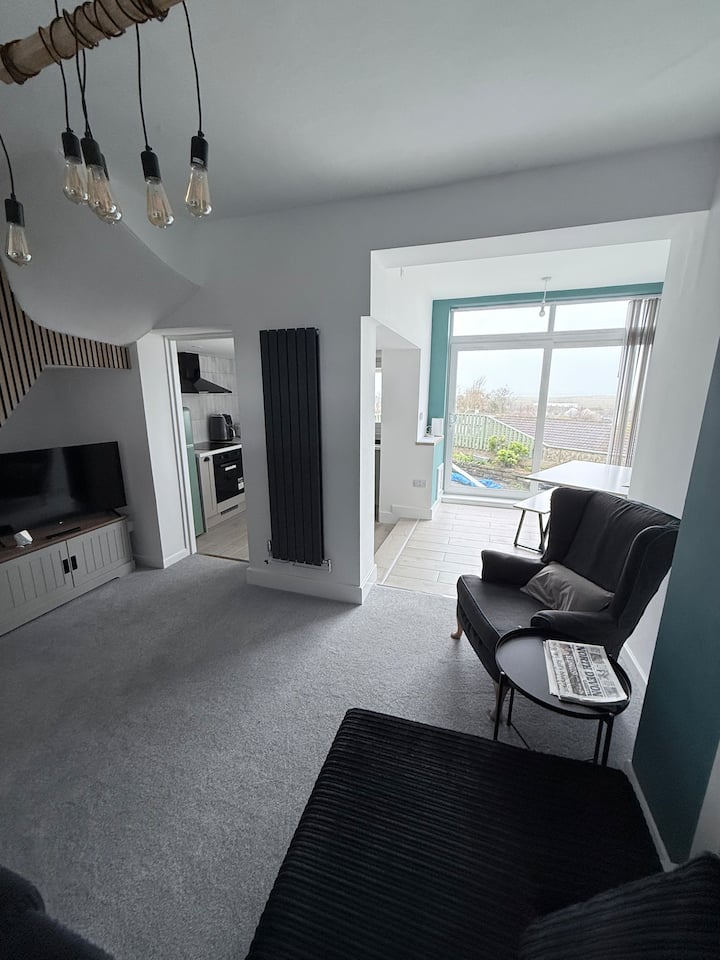 Number 9
A Seaside Home With Stunning Beach Views - アップルドア