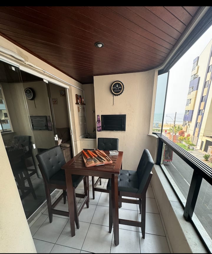 Apartamento Quadra Mar
Rua 129e2
Itapema, Centro - Itapema