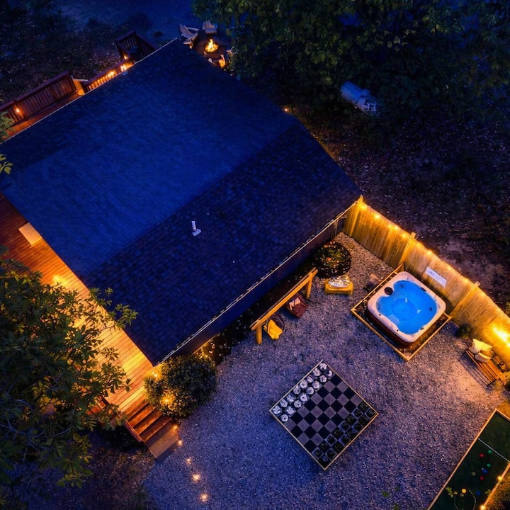 Jax Mountain Escape: Hot Tub, Movies And Dogs - Stanley, VA