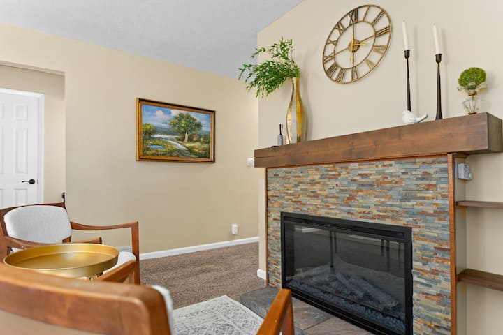 Peaceful Cottage In The Woods W/ City Convenience - Peoria, IL