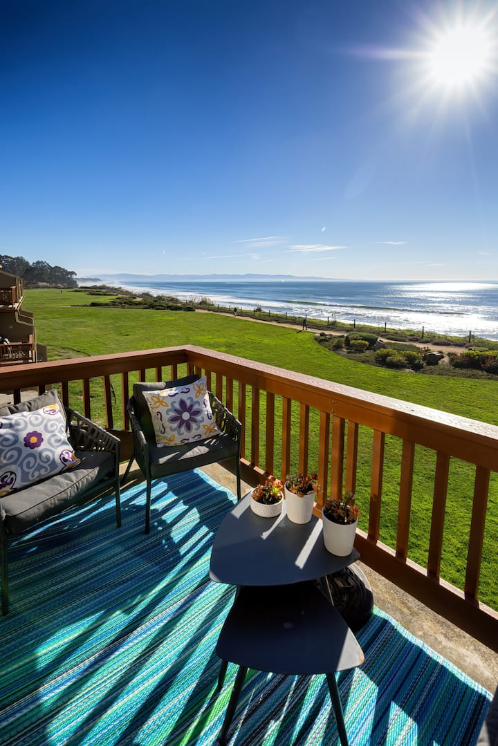 Oceanview Villa W/ 2 Decks, One Pool & Fireplace - Capitola, CA