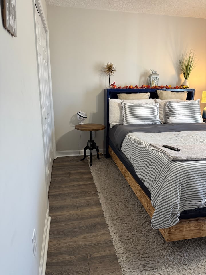 Elegant And Cozy ‘Cloud’ Room. - Jacksonville, NC