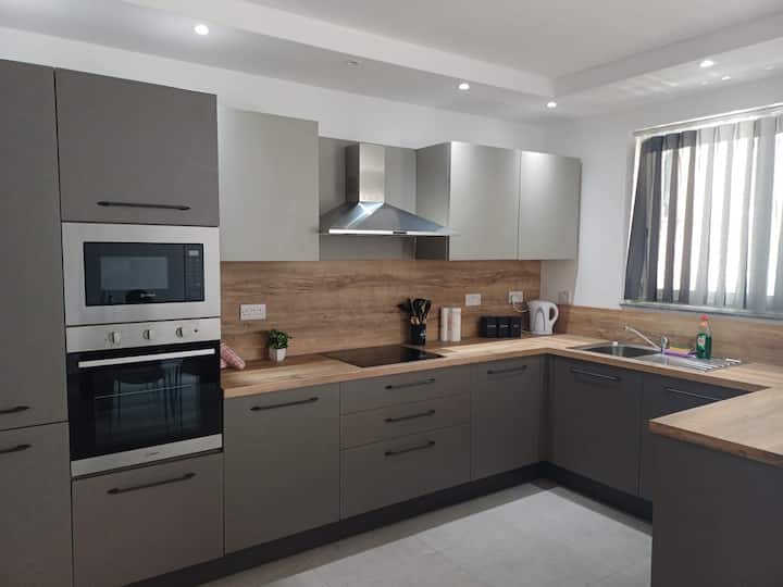 Spacious Family Apartment With Large Terrace - Malte