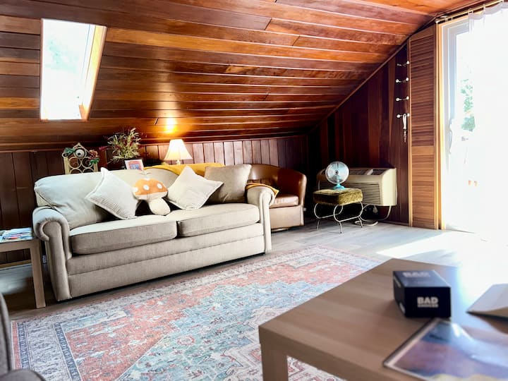 That 70s Loft! Peace, Love & Vibes - Indiana Dunes State Park, Chesterton