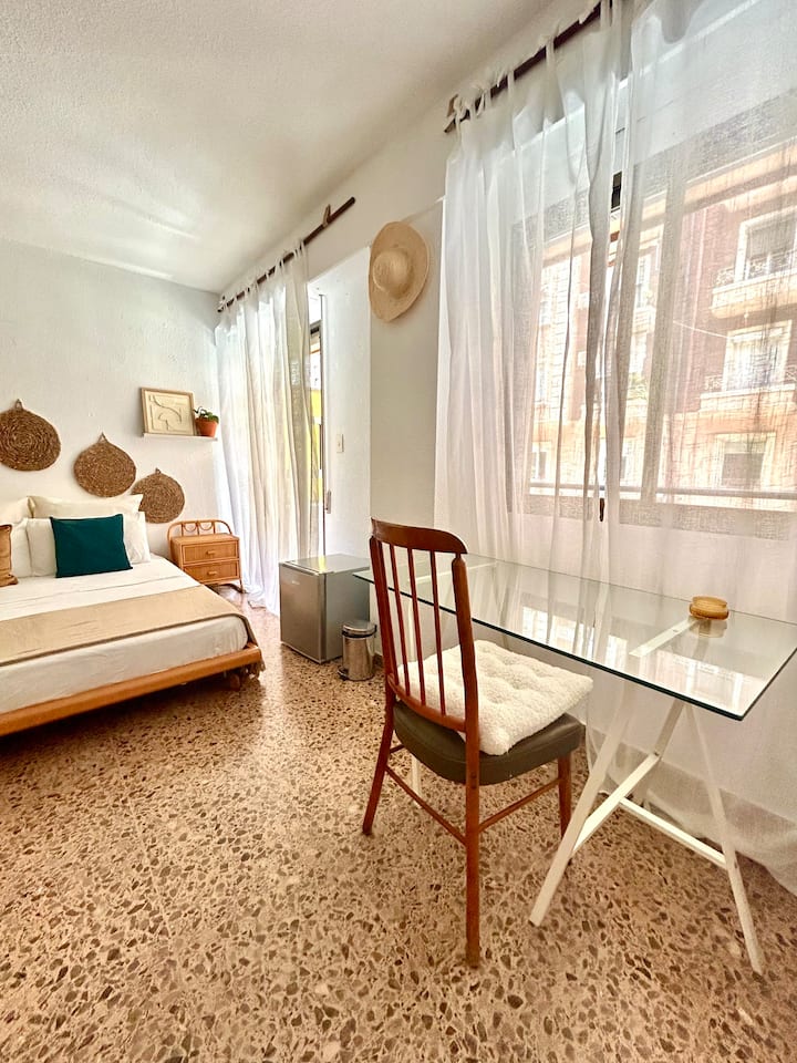 Boho Room Private Bathroom & Balcony - Valencia