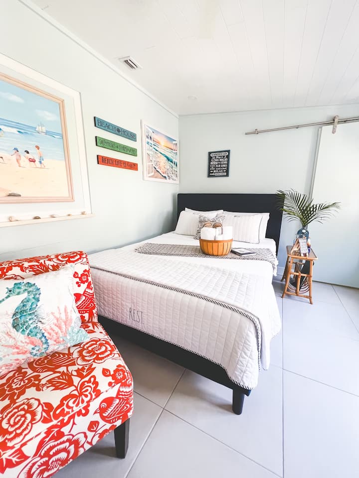 Cozy Oasis By The Sea 5 Min To Beach - Lake Worth, FL