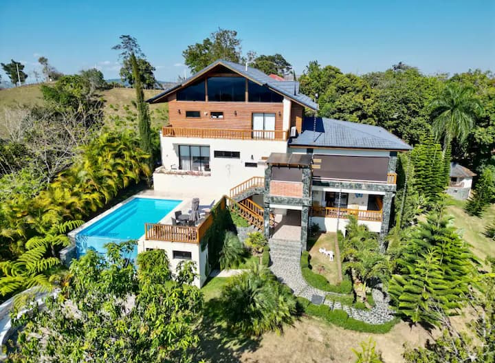 ¡Lujosa Villa! Piscina+vistas+fogata+bbq Y Más - Jarabacoa