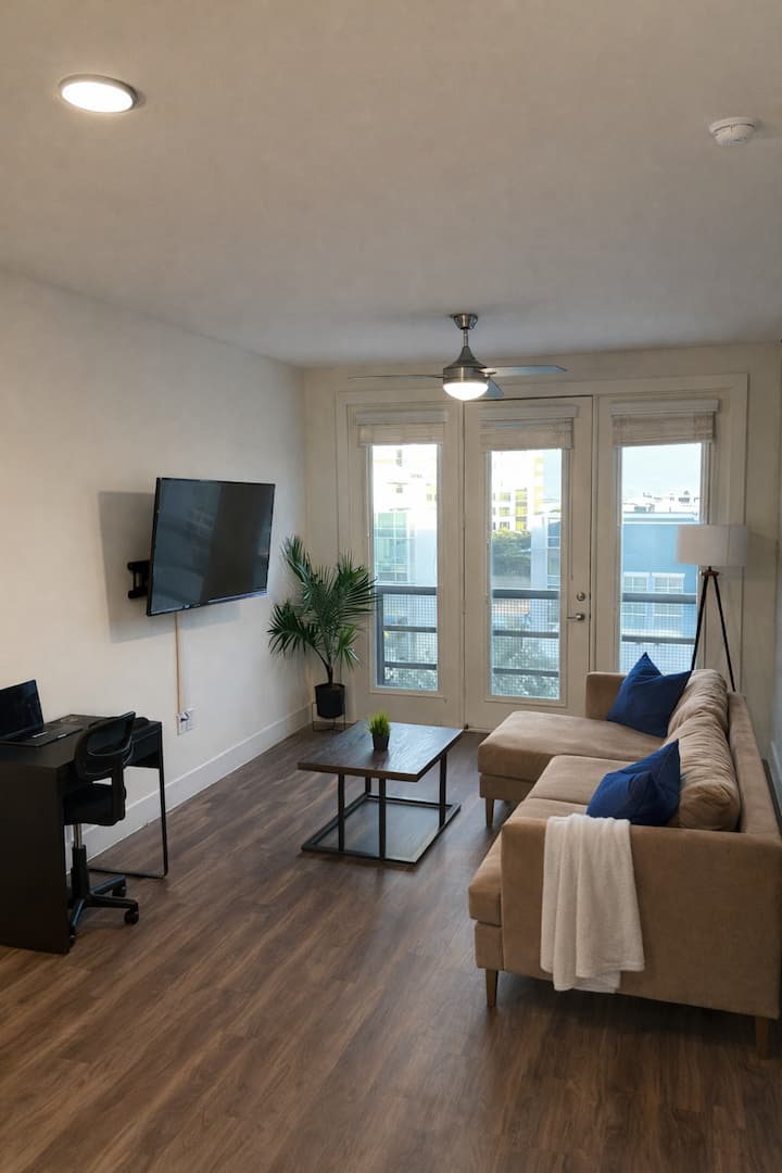 5⭐️location | King Suite | Legacy W. | Free Parking - Frisco, TX