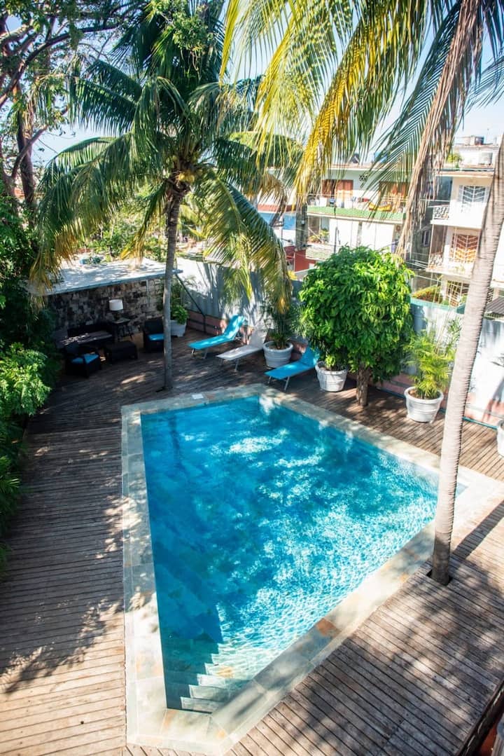 Casa Con Piscina Jardín & Servicio Para Desayunar - Cuba