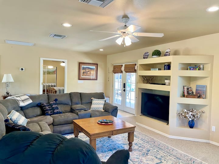 Buckshot Bunkhouse *Renovated Bedrooms & Bathrooms - Tucson, AZ