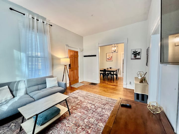 Cozy Bungalow W/ Nespresso Coffee Maker! - Champaign, IL