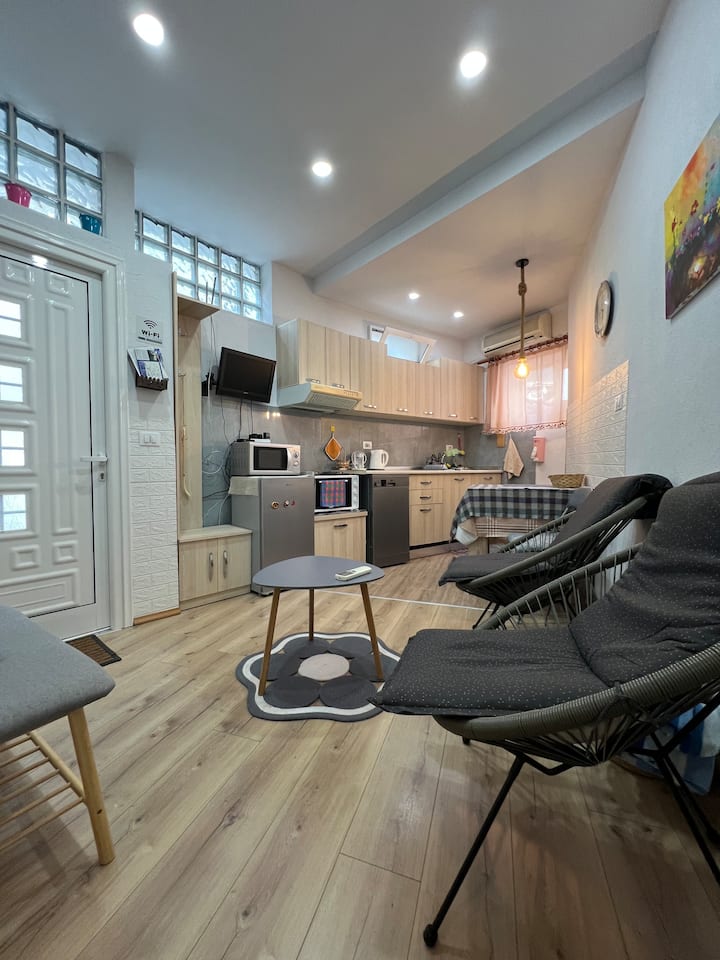 Little Bazaar - Tiran