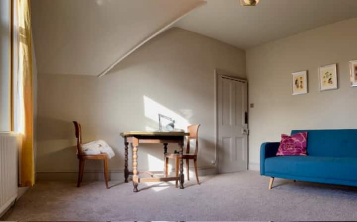 Milliner's Loft Near City Centre - Cardiff City Stadium