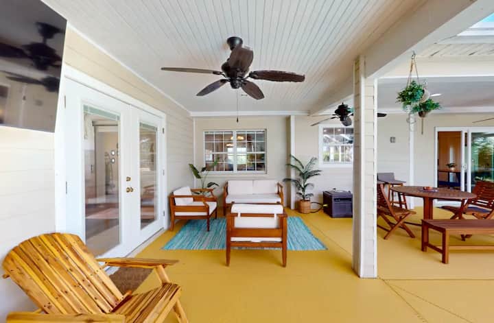 Hidden Gem: Escape To Newlin Cottage In Cape Coral - Cape Coral, FL