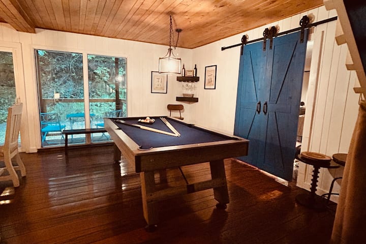 Charming Hot Tub Fire Pit Pool Table - Helen, GA