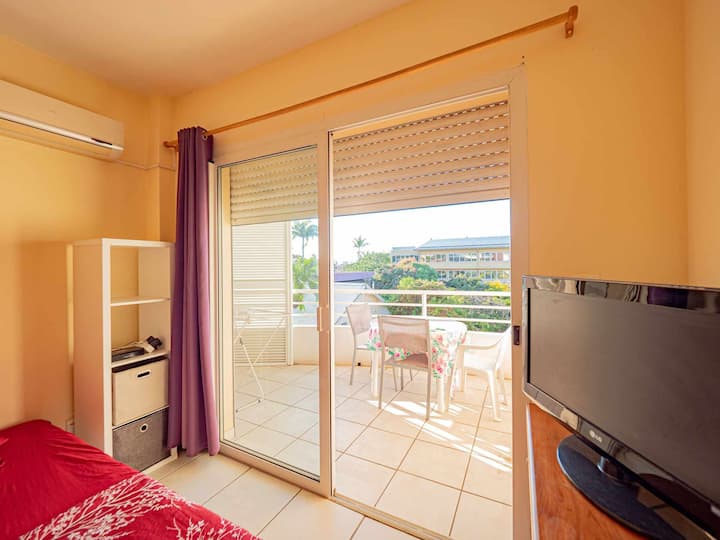 Tout à  Pieds  De Nouméa Aux Baies Et Aux  îLots ! - Nouméa