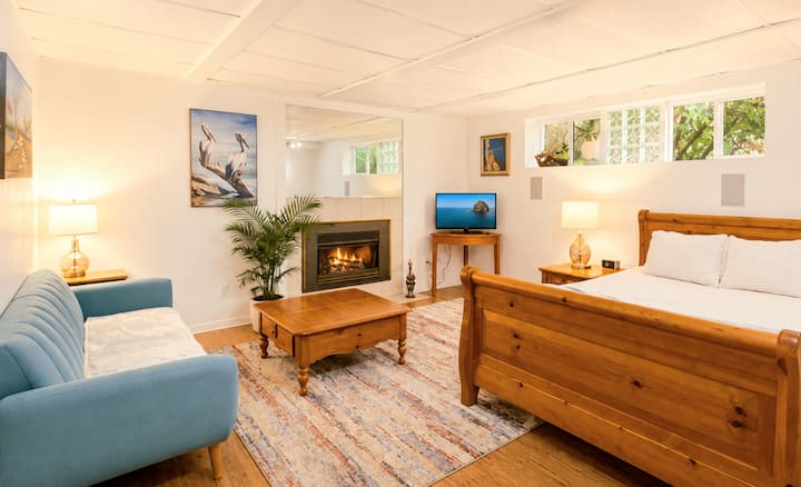 Private Studio Retreat Near Seattle & Light Rail - Lynnwood, WA