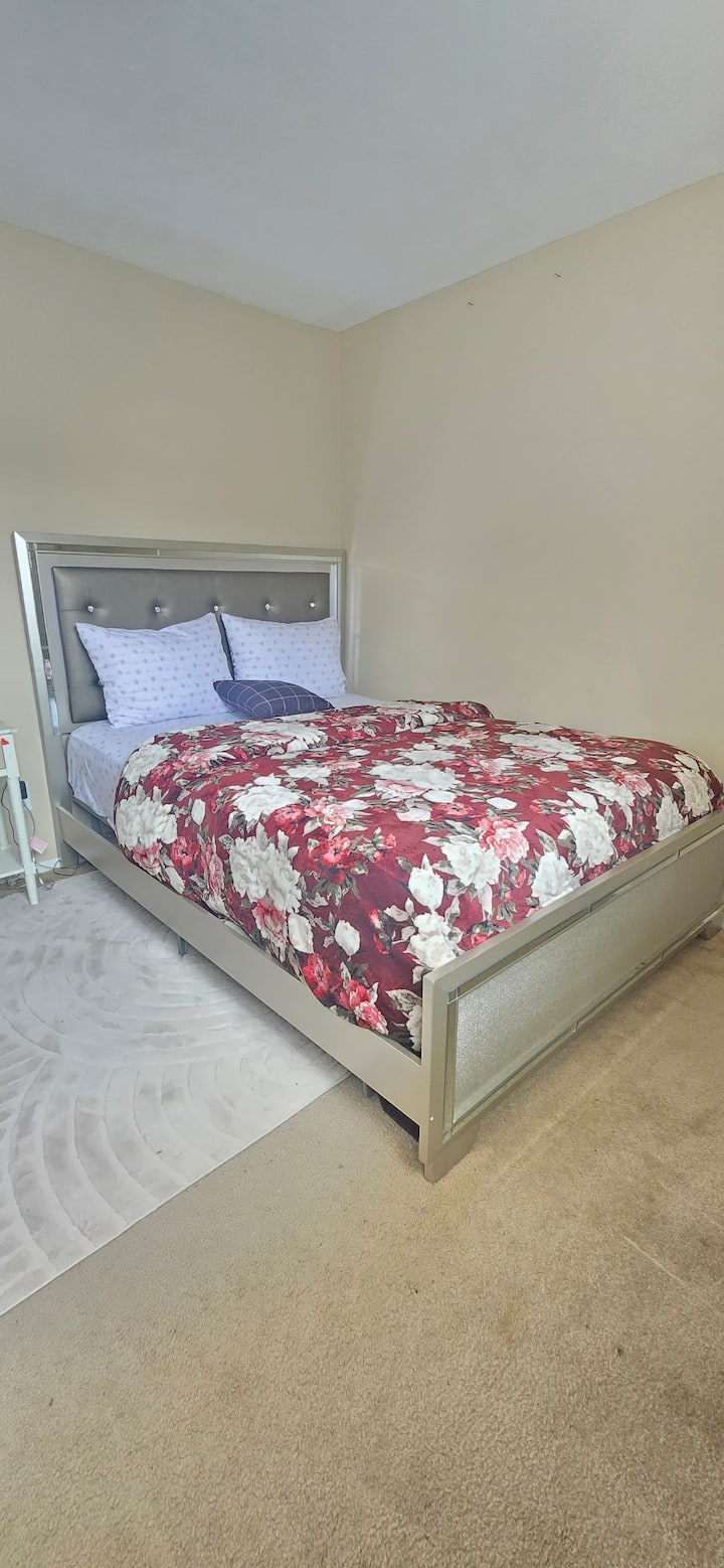 Friendly, Coxy And Welcoming Home - Parma, OH