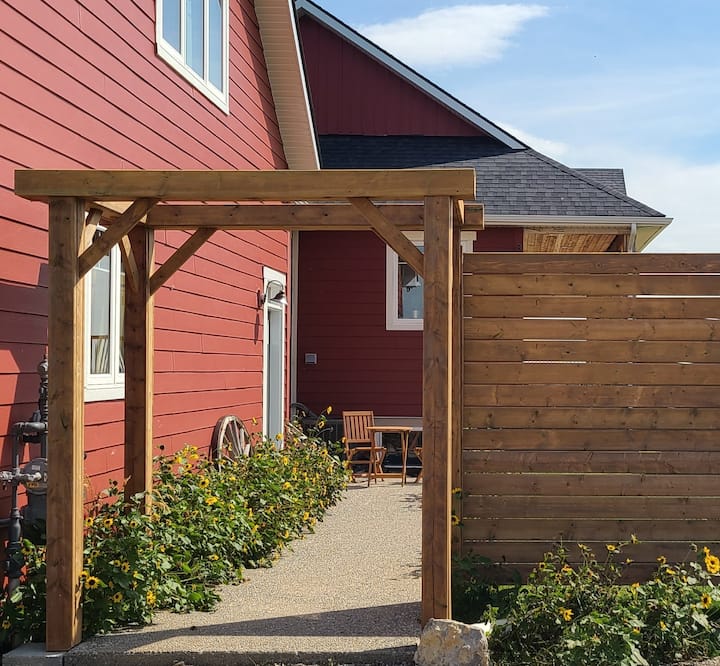 Countryside Private 2bdrm Suite With Mountain View - Alberta