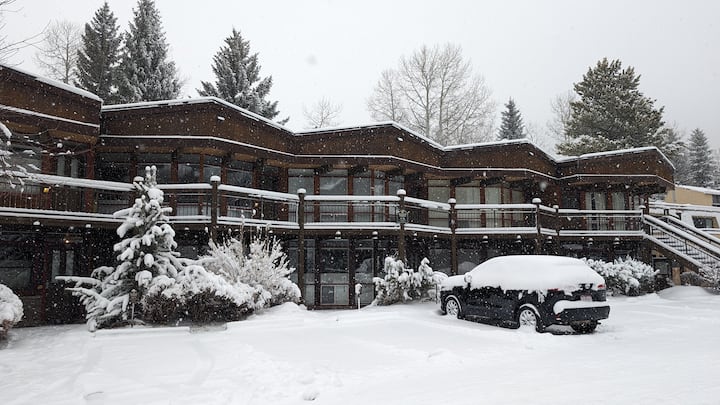 Beautiful Aspen Condo Just Steps From The Gondola - Aspen, CO