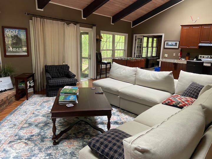 Great Space On 3 Levels, 12+ Beds, New Bathrooms - Pinehurst