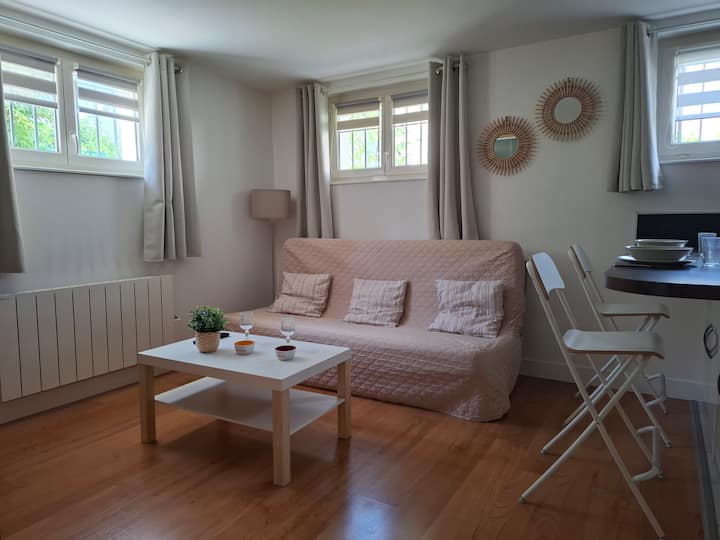 Clamart: Beau 2 Pièces Proche Toutes Commodités - Saclay