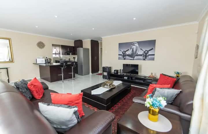 Cosy Home In Bluewater Bay - Gqeberha