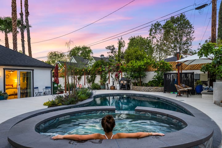 Palm & Pebble | Dog Friendly, Pool, Fire Pit, Spa - Los Angeles, CA