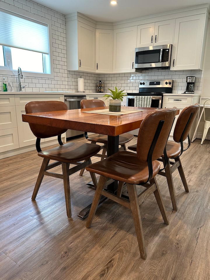 1 Bedroom Suite In Newer Home Near Hospital! - Lethbridge