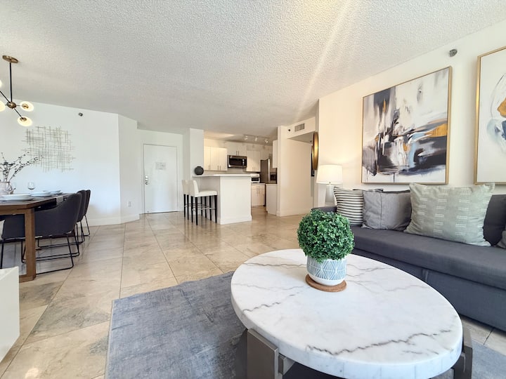 Luxury The Yatch 402- Free Parking And Wifi - Aventura, FL