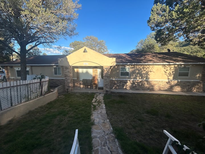 Cozy 5 Bedroom Cabin With Fire Place. - Ruidoso, NM