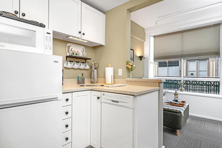 Walking Distance To Risd, Brown, & Convention Hall - Providence, RI