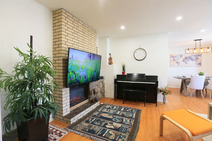 Rocky Mountain Escape - 6 Bdrm - Newly Renovated - Calgary