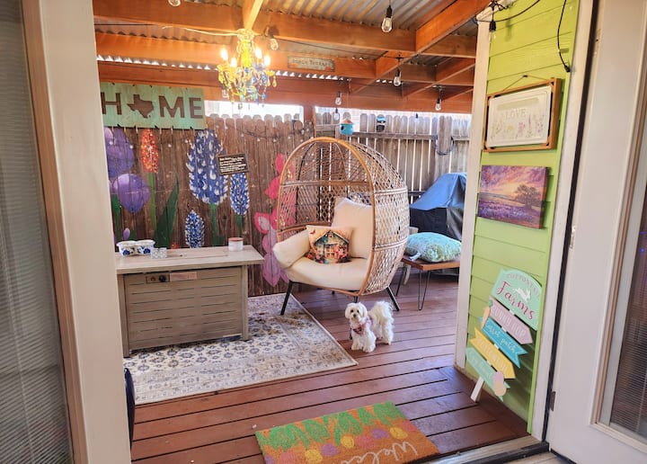 Texas Bluebonnet Farmhouse - Roanoke, TX