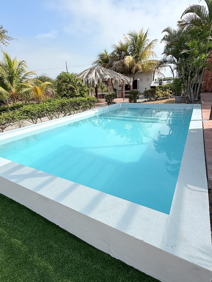 Casa Palmera Con Piscina En Playas - Ecuador