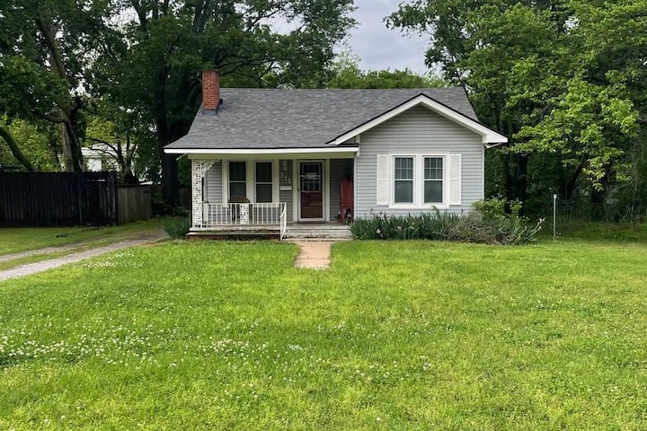 Main Street Cottage - FireLake Casino and Entertainment Center
