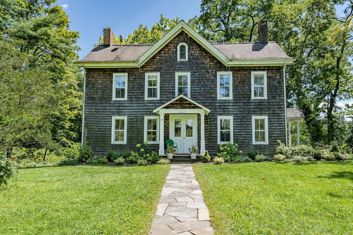 Stylish Historic Farmhouse With Views Of The Gunks - Kerhonkson, NY