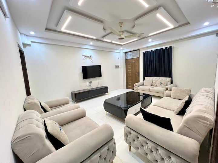 5 Bedrooms Apartment | Lounge+kitchen | Hills View - Islamabad