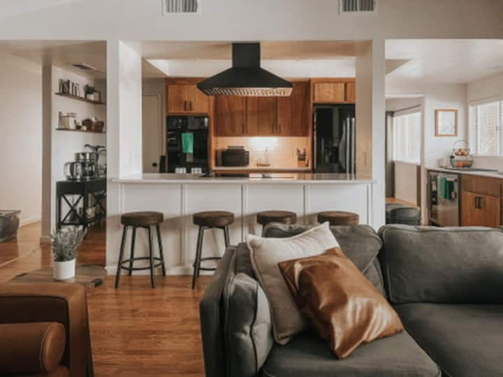 Cozy Retreat | Huge Fenced Backyard•pet-friendly - Pollock Pines, CA