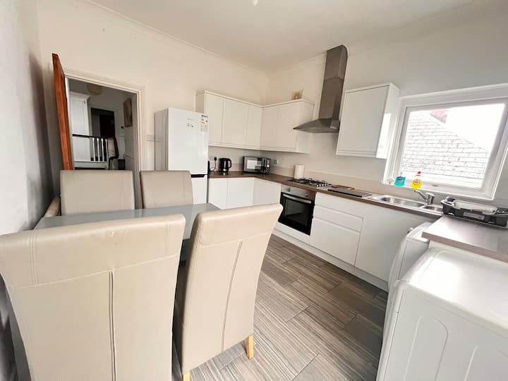 * Comity Central
* Entire Place
* 3 Bed Room - Plymouth