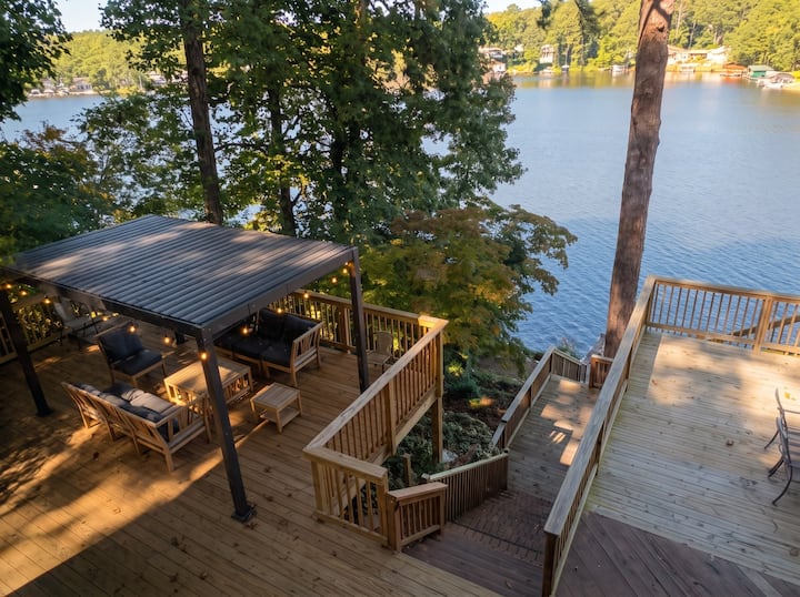 **Family Retreat W/ Lake Front View (4bdr) - Georgia