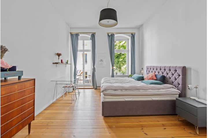 Homey, Spacious And Welcoming - With Balcony - Berlin