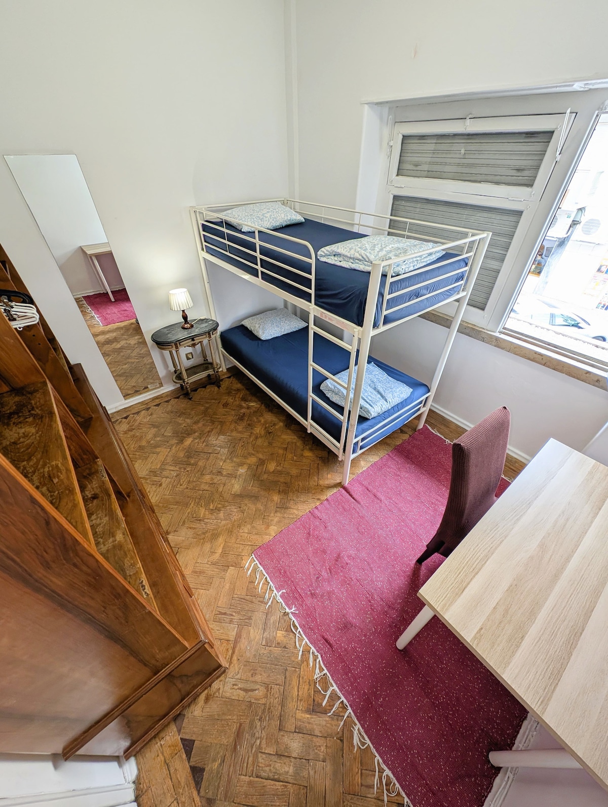 Bett im gemeinsamen Zimmer für Frauen • Sicher & zentral in Lissabon ...