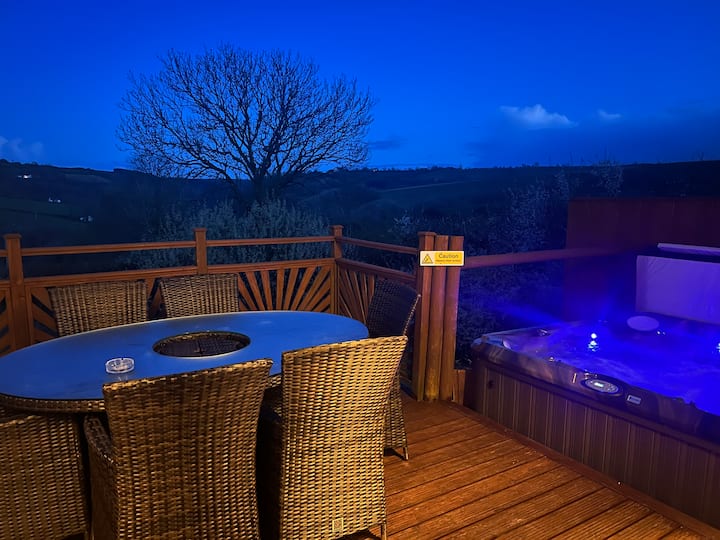 5 Star 3-bed Cottage & Jacuzzi Hot Tub - Starlight - Carmarthen