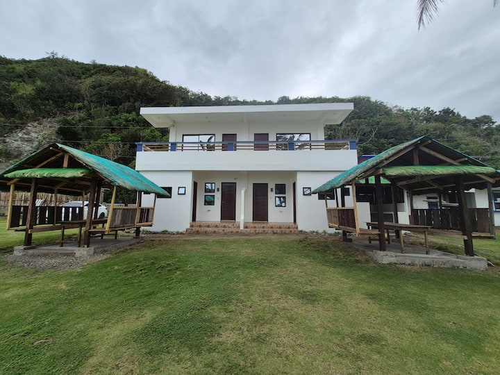Beachfront-entire House With Kitchen And Cottages - Baler