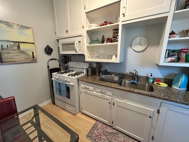 Studio, Full Kitchen, Private Garage, Close To All - Tierrasanta - San Diego