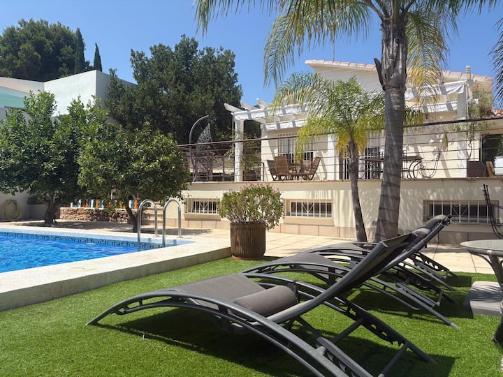 Castillitos En El Aire En Lo Alto Del Montgo - Jávea