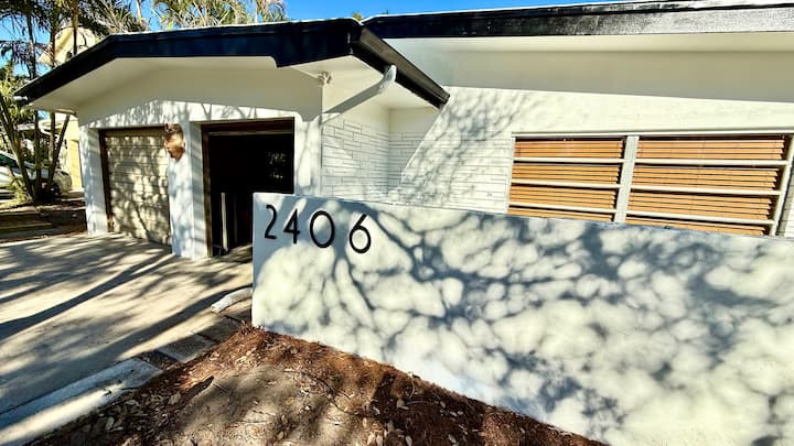 Beach House  Private Access Steps Away Sleeps 6 - Fort Pierce, FL