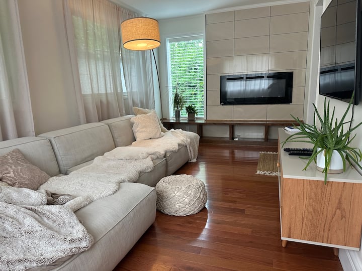 Lovely Spacious One Bedroom Apartment - Kingsville
