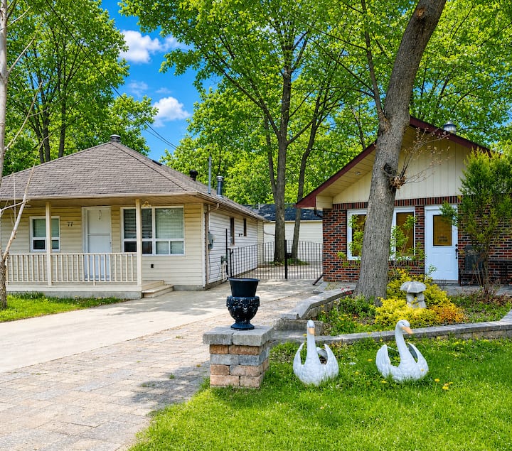 Private Wasaga Retreat Just 1.5 Min Walk To Beach! - Wasaga Beach
